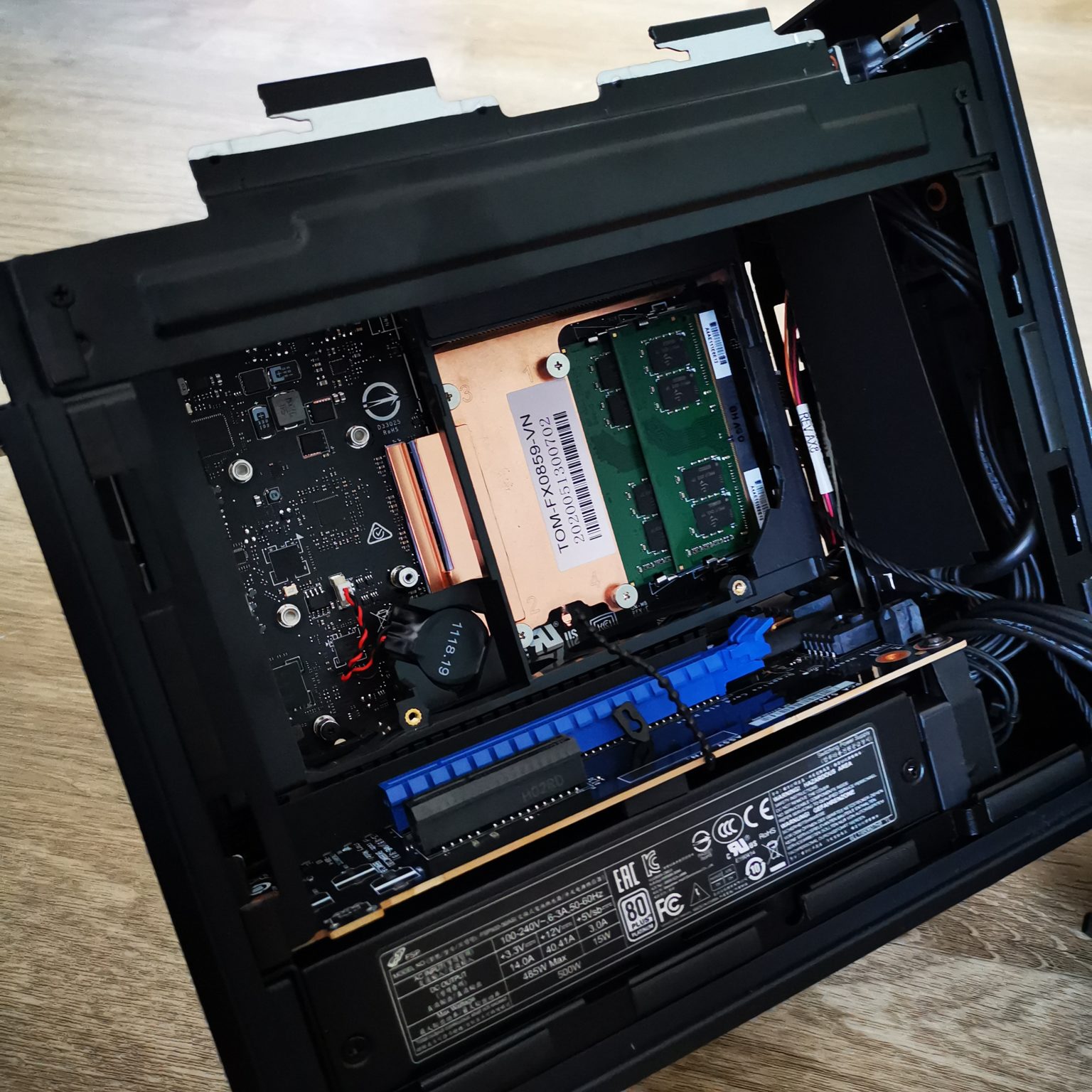 Intel NUC 9 Extreme Kit. Mała, przebogata skrzynka. Oto jej test i ...
