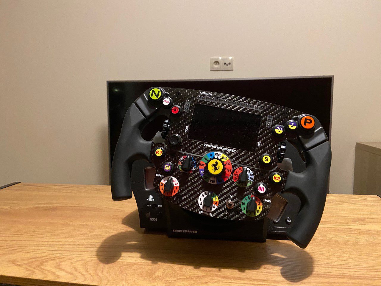 Recenzja kierownicy Thrustmaster Ferrari SF1000 – Geex