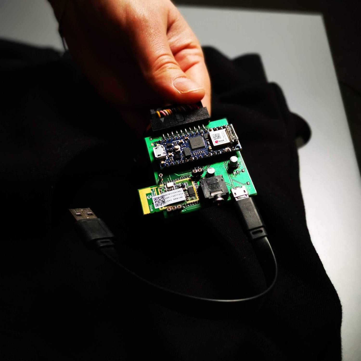 Odkryć muzykę i gaming na nowo z bluzą MyForce - Geex