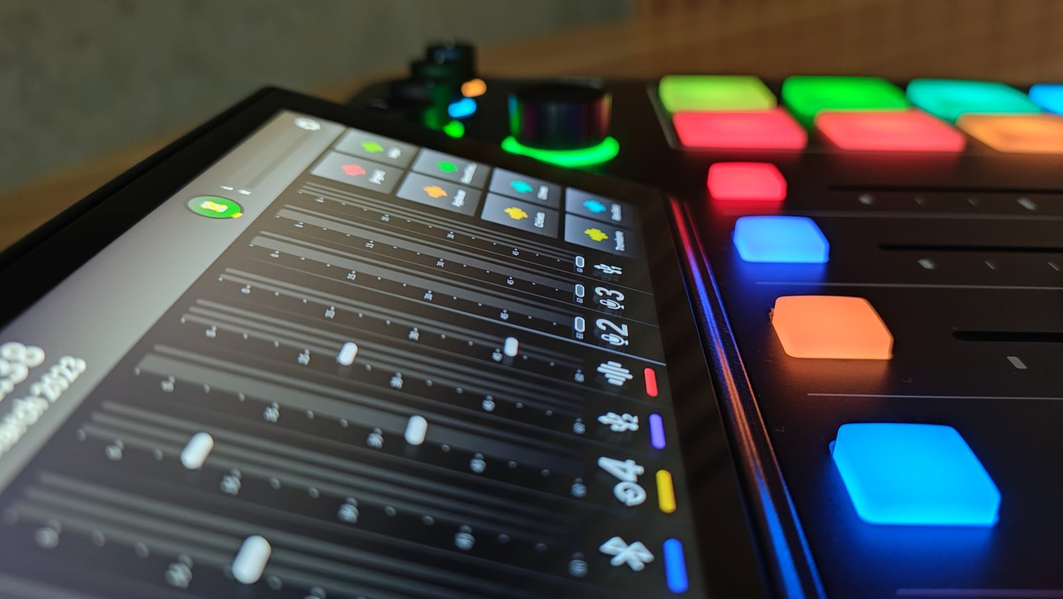 Cóż to jest za cudo! Recenzja RODECaster Pro 2 | Geex