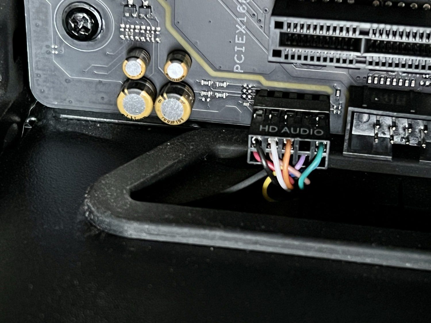 Jak podłączyć kable do płyty głównej? Instrukcja dla laików – Geex