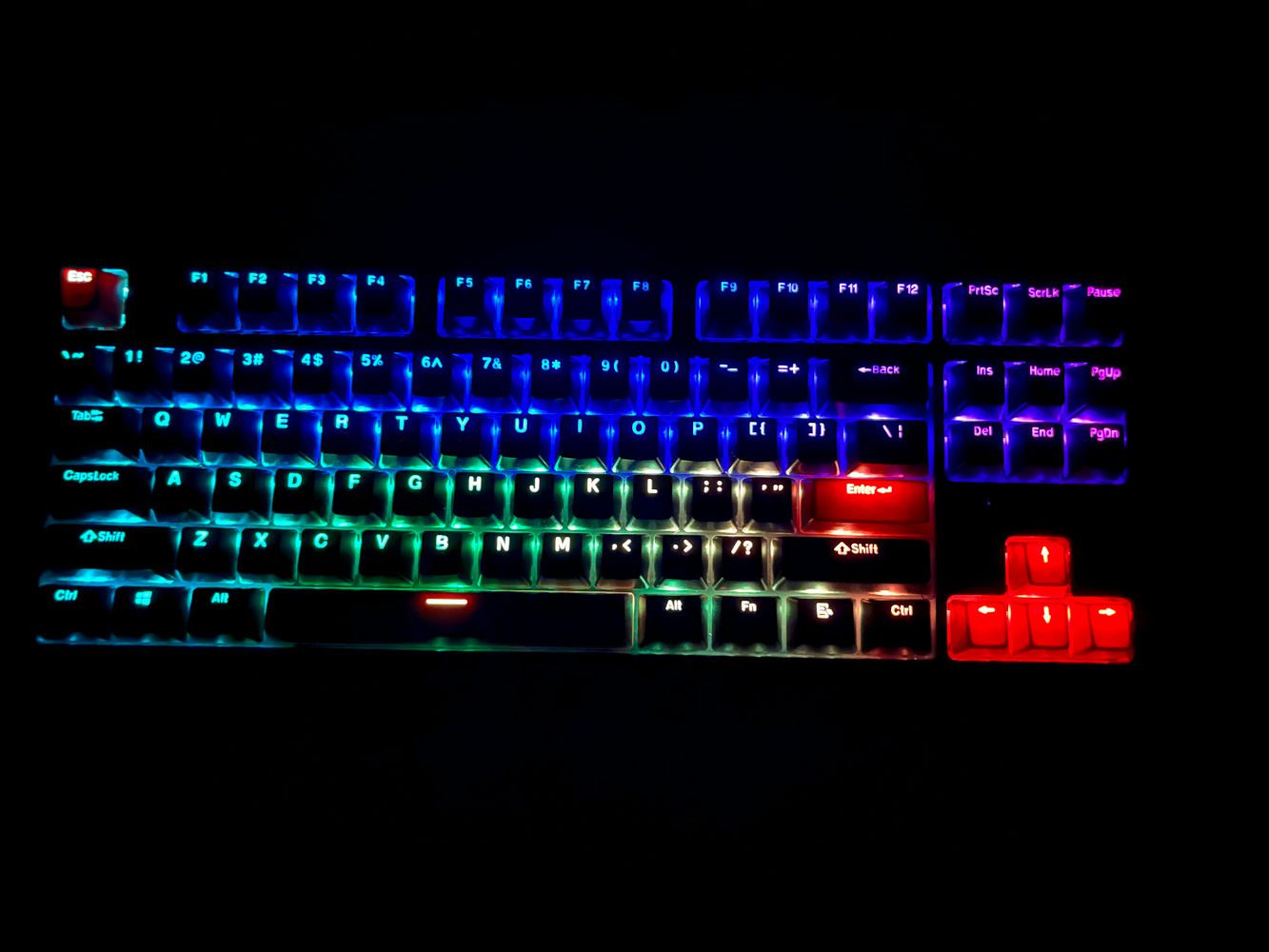 Test i recenzja Genesis Thor 230 TKL. Funkcjonalna, ale z udziwnieniami ...