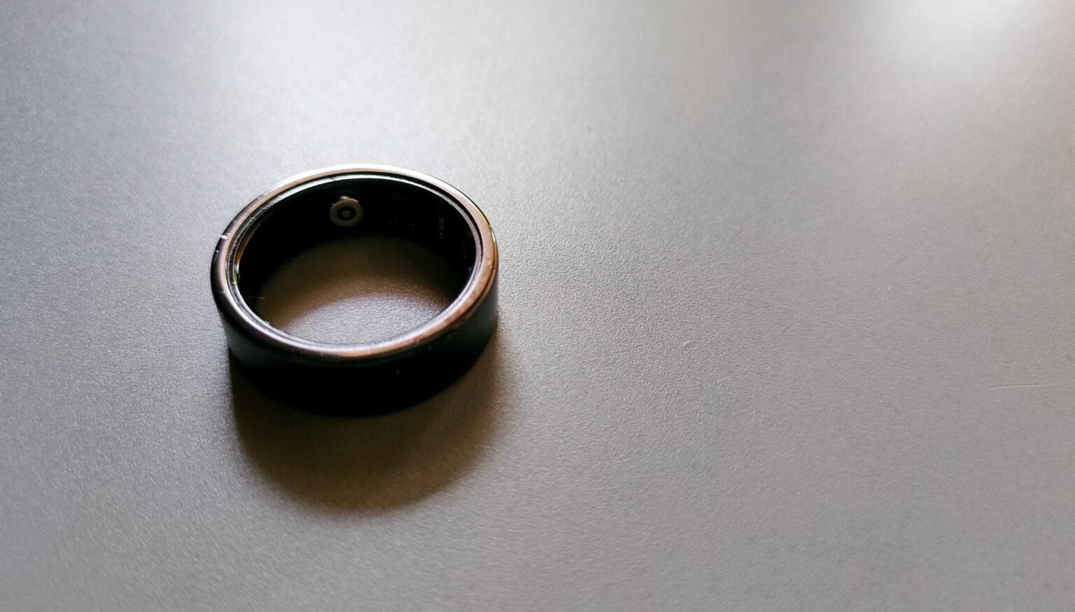Miałem Ice Ring na palcu przez miesiąc. Oto, co sądzę | Geex