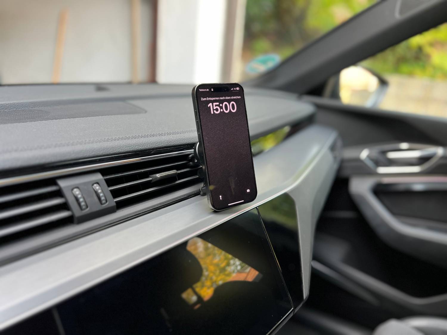 Srebrna małpka trzyma się dobrze. Recenzja magnetycznego uchwytu ...